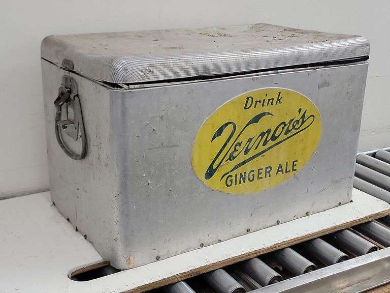 Vintage Vernor's Ice Box Chest Cooler. 17C - Lil Dusty Online Auctions ...