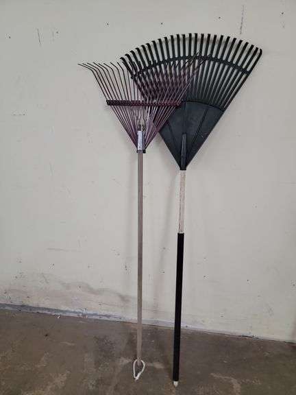 Set of 2 Garden Rakes - Lil Dusty Online Auctions - All Estate Services ...
