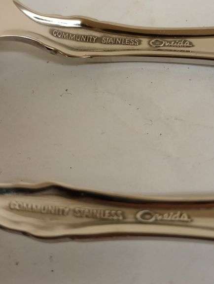 Oneida silverware set - Lil Dusty Online Auctions - All Estate Services ...