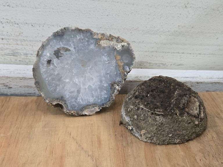 Split Geodes. 4C - Lil Dusty Online Auctions - All Estate Services, LLC