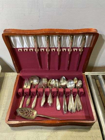 Oneida Community Tudor plate silverware set with case. 7c - Lil Dusty ...