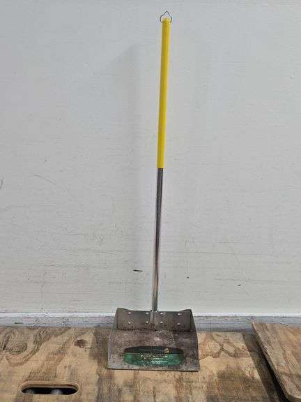 "Poop Hound" Pooper Scooper Pan. 5A - Lil Dusty Online Auctions - All ...