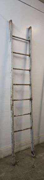 Vintage / Rustic 7-Rung Wood Ladder - Lil Dusty Online Auctions - All ...