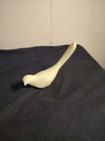 Fenton custard bird - Lil Dusty Online Auctions - All Estate Services, LLC