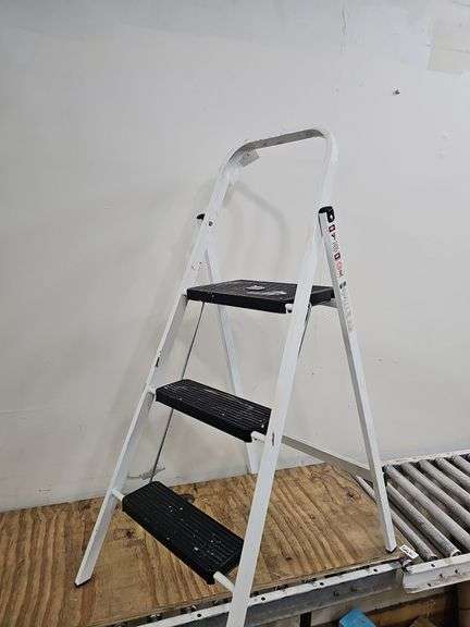 Skinny mini 3 step step stool LC - Lil Dusty Online Auctions - All ...