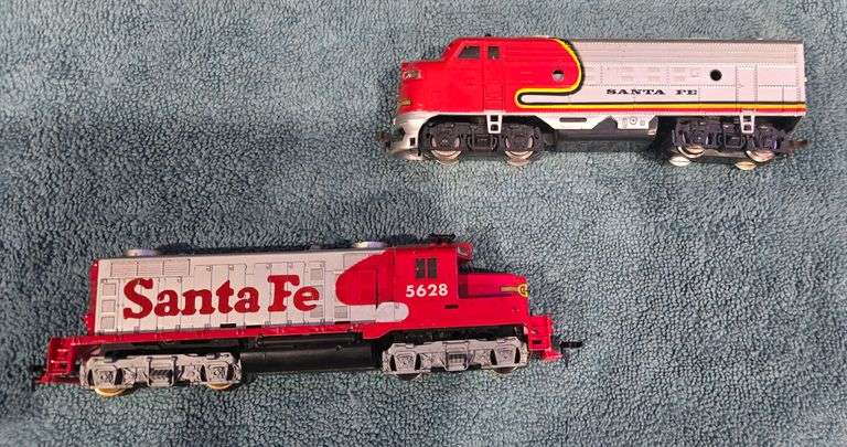 Vintage Tyco Santa Fe GP20 Diesel Locomotive & Bachman HO Scale Model ...