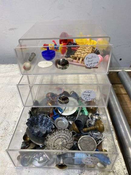 Metal miniatures, plastic mini toys. 7c - Lil Dusty Online Auctions ...