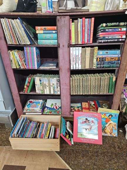 Primitive shelf with contents - Lil Dusty Online Auctions - All Estate ...