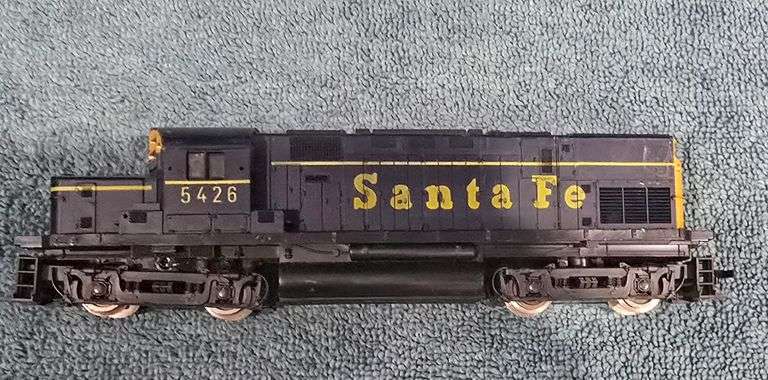 Vintage HO Scale Model Santa Fe Locomotive - Lil Dusty Online Auctions ...