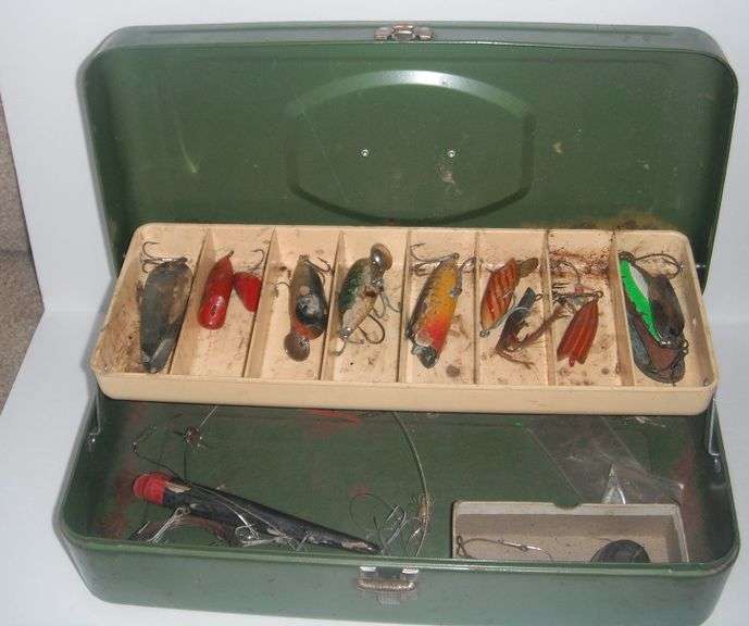 Vintage Victor Tackle Box w/ Several Old Wooden Lures +++ - Lil Dusty ...