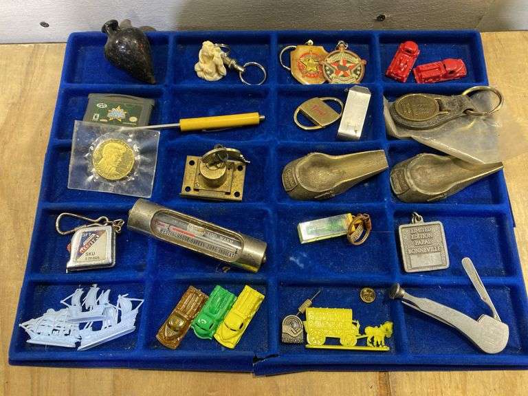 Vintage doodads and thingamabobs (tray not included). 10c - Lil Dusty ...