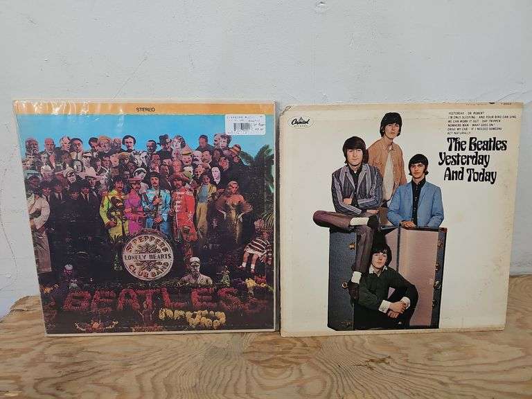 2 vintage Beatles albums 2c - Lil Dusty Online Auctions - All Estate ...