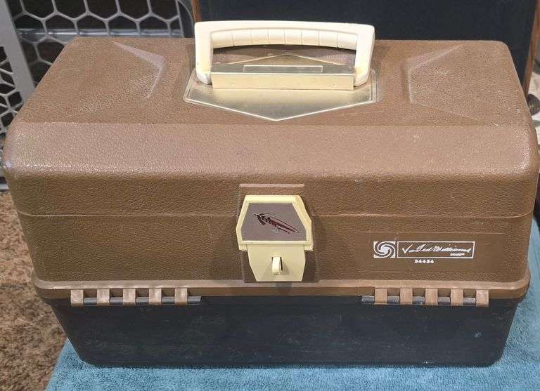 Vintage Fishing Box w/Tackle - Lil Dusty Online Auctions - All Estate ...