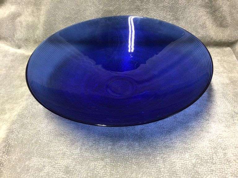 Big Blue Glass Centerpiece Bowl no Chips or Cracks - Lil Dusty Online ...