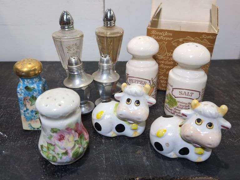 Assortment of salt & pepper shakers. 7c - Lil Dusty Online Auctions ...