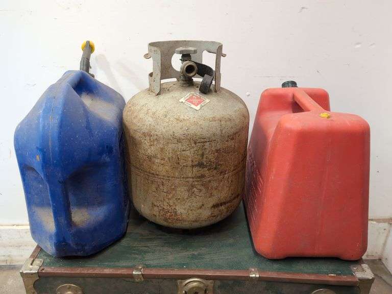 Propane, kerosene and gas containers - Lil Dusty Online Auctions - All ...