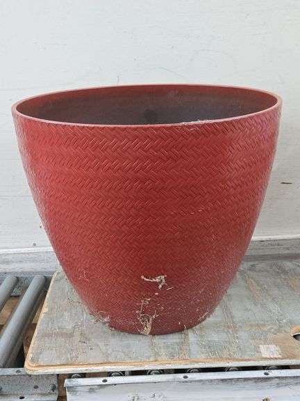 Large Red Planter. 4A - Lil Dusty Online Auctions - All Estate Services ...