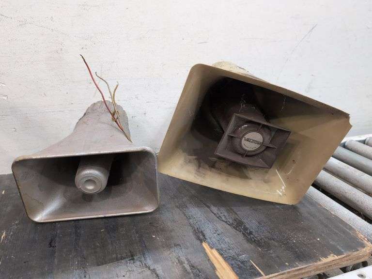 Valcom paging horn/amp, electronic siren. 2d - Lil Dusty Online ...