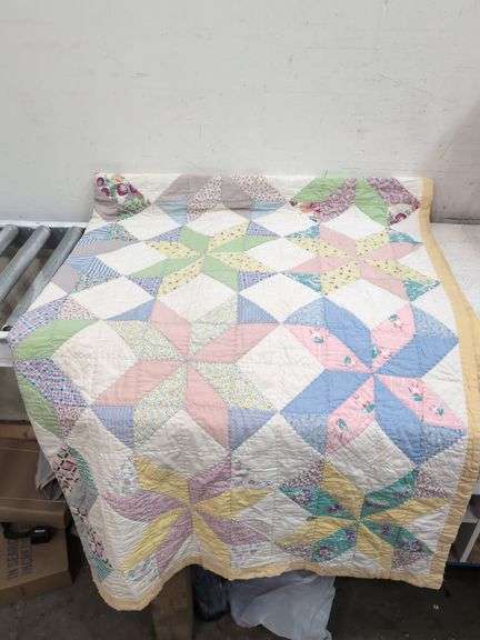 Vintage hand stitched quilt. 2c - Lil Dusty Online Auctions - All ...