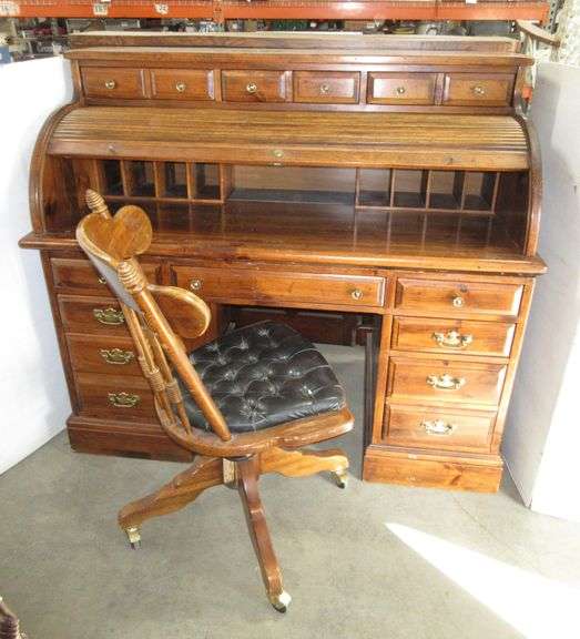 Large Kling Colonial Roll Top Desk with Chair and Key - Albrecht ...