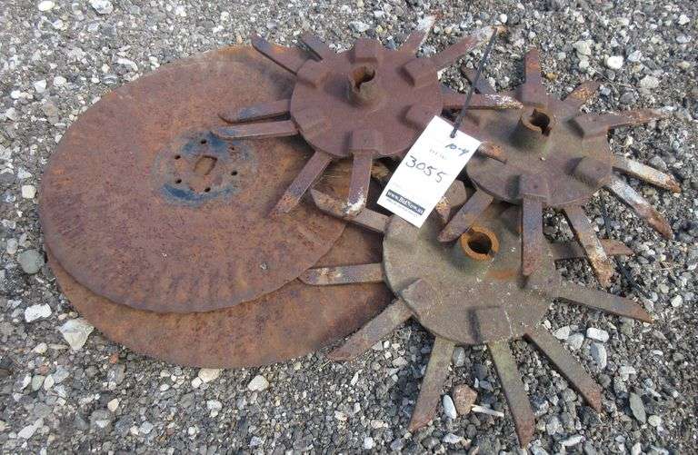 (3) John Deere Rotor Hoes, and (2) Plow Disc Blades - Albrecht Auction ...