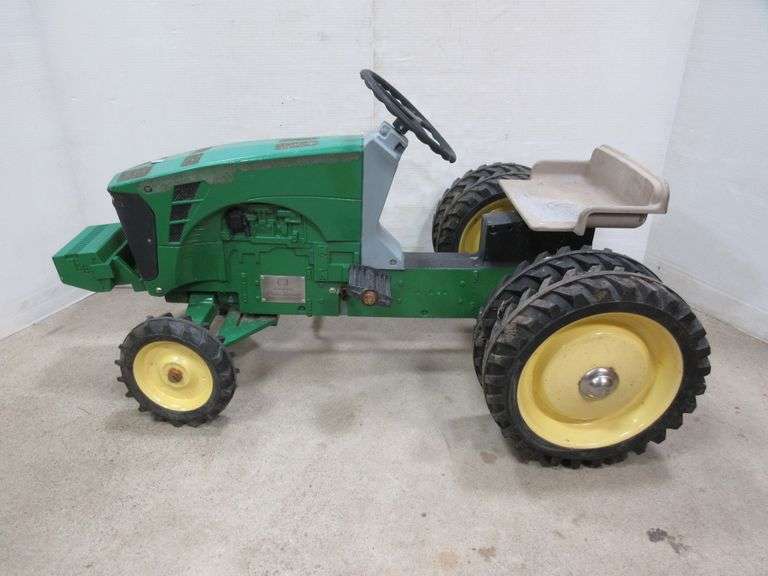 ERTL John Deere Pedal Heavy Cast Tractor, Dual Rear Tires, Front ...