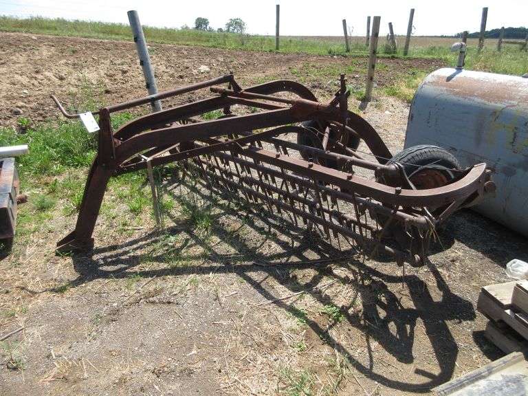 9' Ground Driven Hay Rake - Albrecht Auction Service