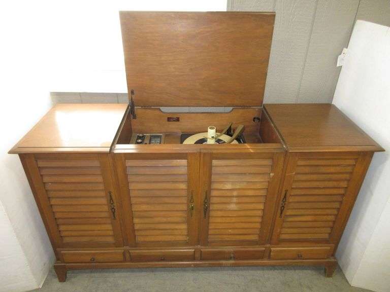 Long Maple/Pecan Wood AMC Stereophonic AM/FM with Built-In Record ...