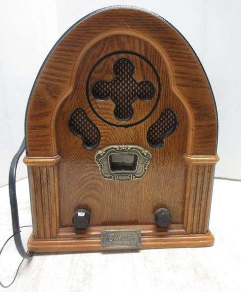 Older Repro Radio - Albrecht Auction Service