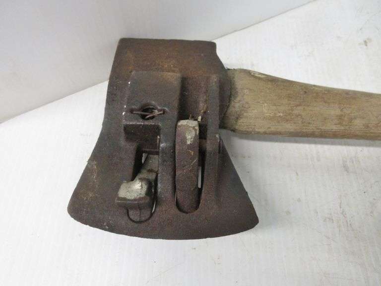 Old Chopper USA Spring Loaded Axe - Albrecht Auction Service
