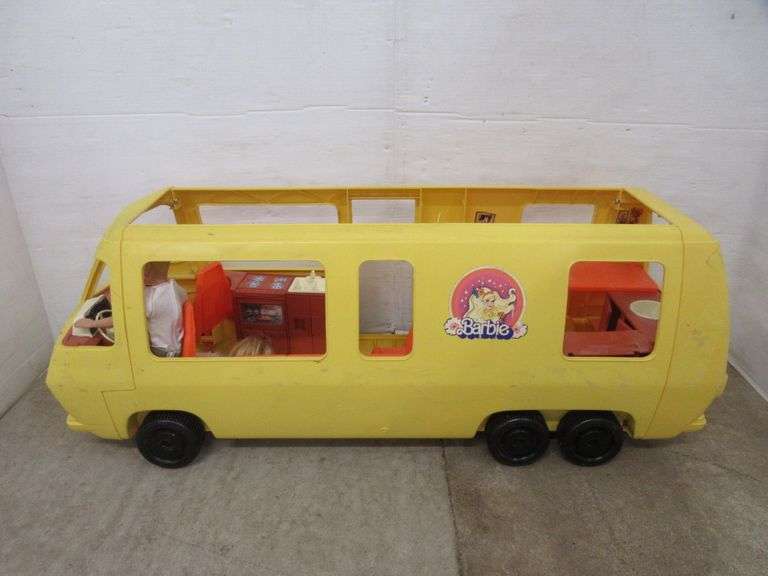 Old Barbie Bus with (2) Dolls - Albrecht Auction Service