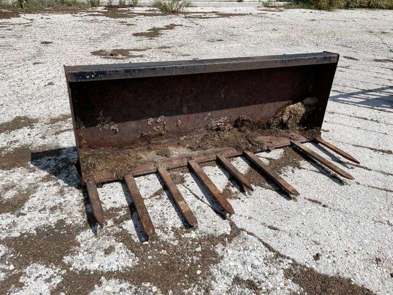 Quick Attach Manure Bucket, Bolt On Forks - Albrecht Auction Service