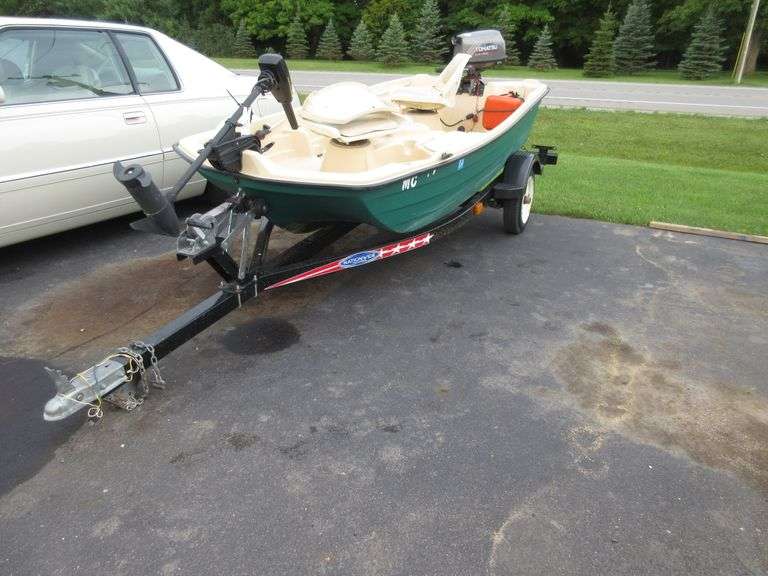 10'2" Bass Hound Fiberglass Boat with 6 HP Tohatsu Gas Motors ...