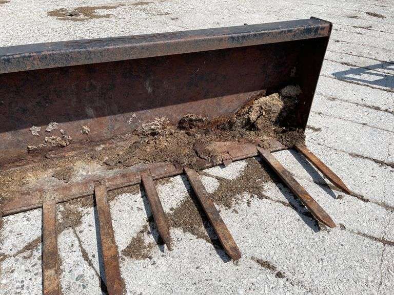 Quick Attach Manure Bucket, Bolt On Forks - Albrecht Auction Service