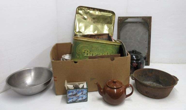 Antique farmhouse kitchen items, includes: Cast dutch oven, antique ...