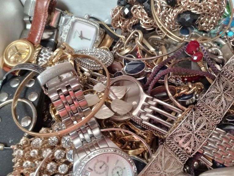 100% Unsorted jewelry, approx. over 25 lbs., items on top are excellent ...