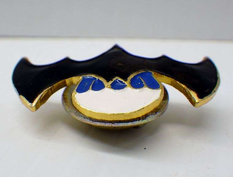 Older enameled military reconnaissance paratrooper pin, bat with ...