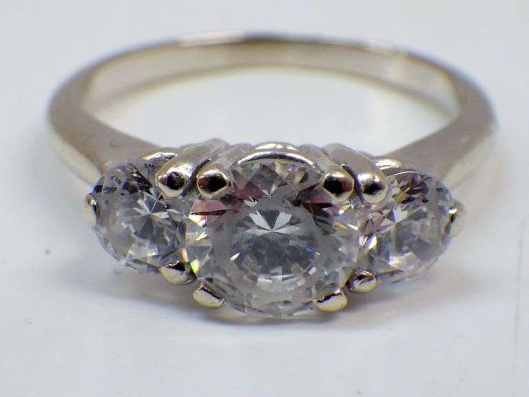 14K White gold ring with three diamond looking stones, 3.7-grams, round ...