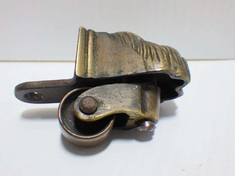 (4) Antique solid brass lion feet casters - Albrecht Auction Service