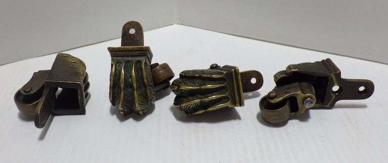 (4) Antique solid brass lion feet casters - Albrecht Auction Service