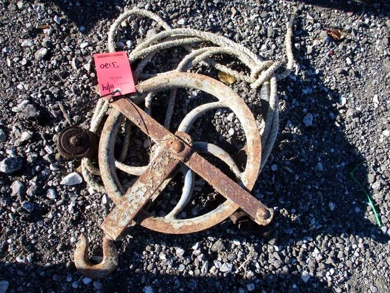 Scaffolding pulley, 12"Dia; Small block and tackle, rusty - Albrecht ...