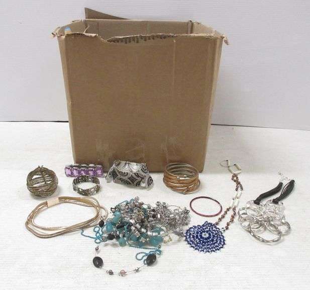Approx. (30) pounds of jewelry, wide assortment, a lot of good wearable ...