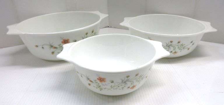 3-Piece Emily Spring nesting bowls with cinderella handles, 1970's ...