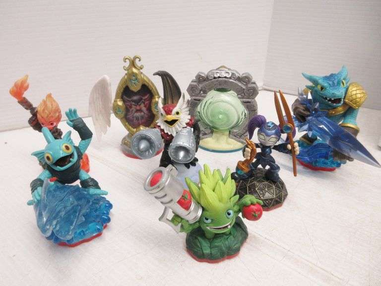 Nintendo Skylander Set: (4) Wii Skylanders Games, (52) Different ...