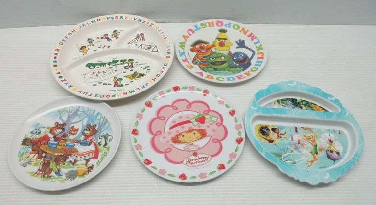 (5) Plastic Children's Plates, Some Older, Different Sizes and Styles ...