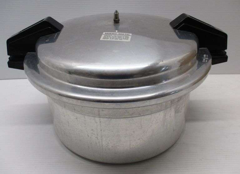 Mirro-Matic 12-quart pressure cooker with valve and rack inside, works ...