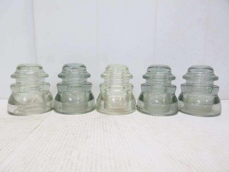 (5) Older large clear insulators, one with chip - Albrecht Auction Service