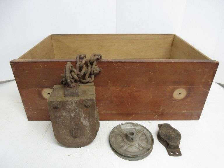 Box of pulleys - Albrecht Auction Service