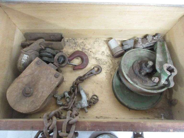 Box of pulleys - Albrecht Auction Service