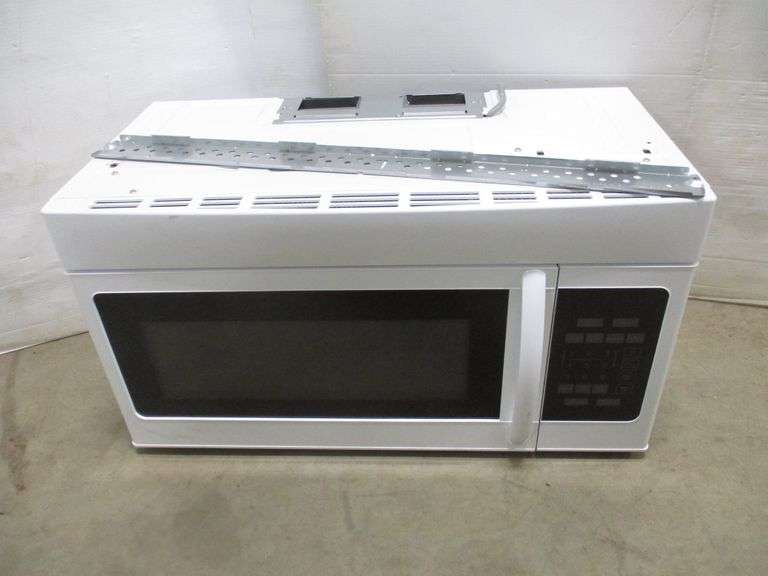 White microhood, 29 3/4"W, good - Albrecht Auction Service